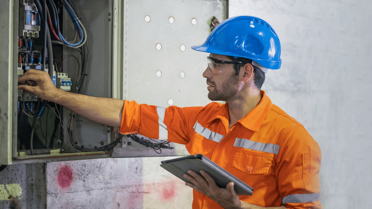 Wireless Solutions for Smart Circuit Breakers - Silicon Labs